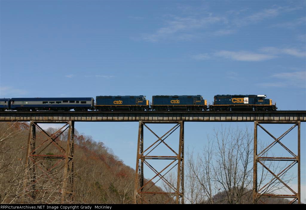 CSX 8469 leads the Southbound "Santa Train" at Copper Creek